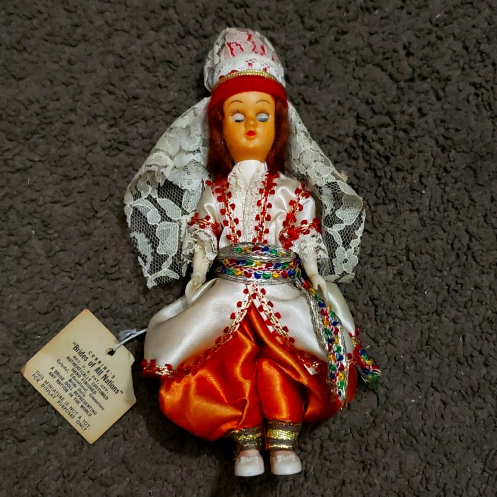 Vintage Corrines Bride Of All Nations, Eyes Close … - Gem